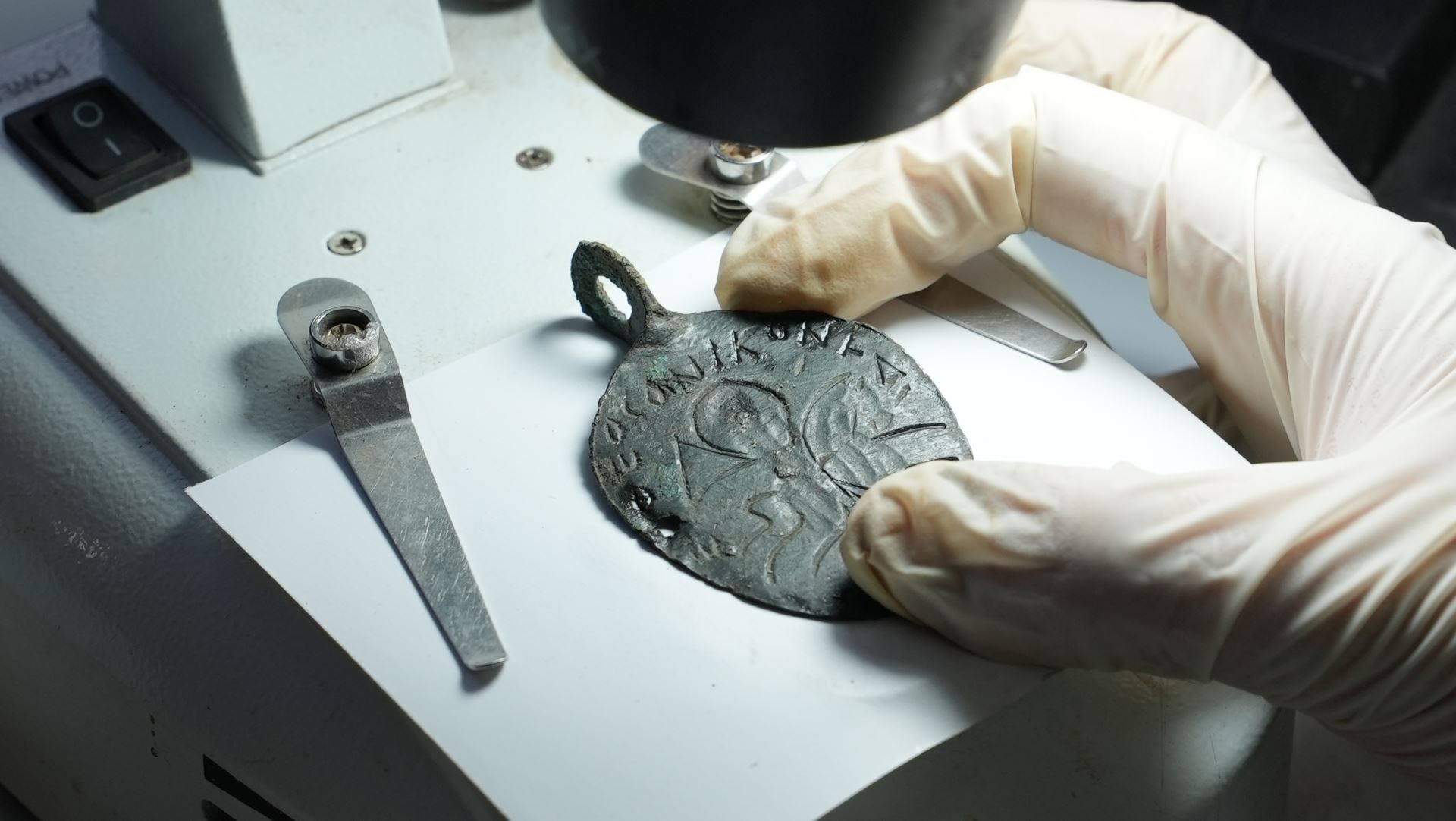Rare Amulet Depicting Solomon Defeating the Devil Unearthed in Turkey