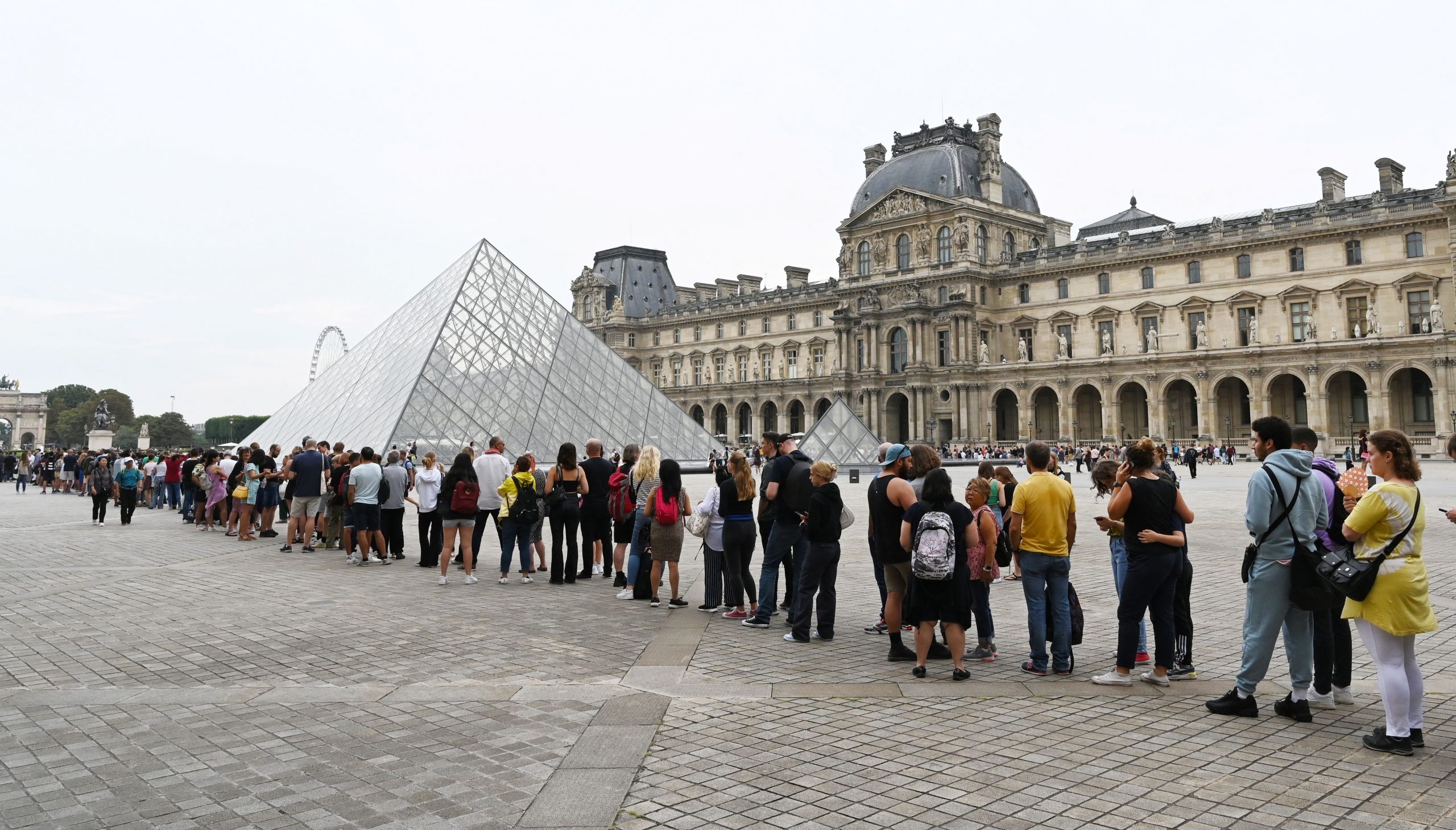 Louvre’s Surprise Closure Sparks Tourist Outrage